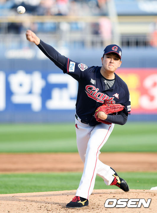 사진 역투하는 롯데 선발투수 김원중