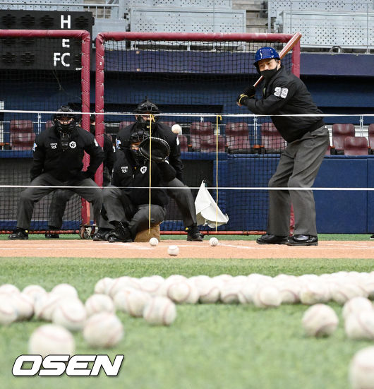 [사진]바뀐 스트라이크 존 적응 특훈하는 KBO 심판들::스포탈코리아
