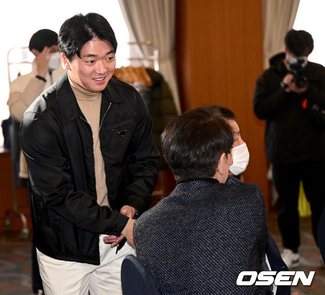 [사진]WBC 발탁된 고우석, '새신랑 미소'::스포탈코리아