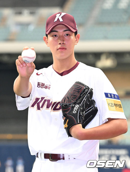 ‘트레이드로 LG 떠난’ 195cm 신인 선발 데뷔전...LG 라인업, 192cm '잠실 빅보이' 8번 LF [오!쎈 잠실]::스포탈코리아