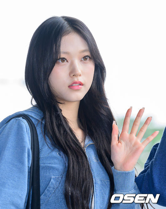 [사진]뉴진스 해린,'사랑스런 인사'::스포탈코리아