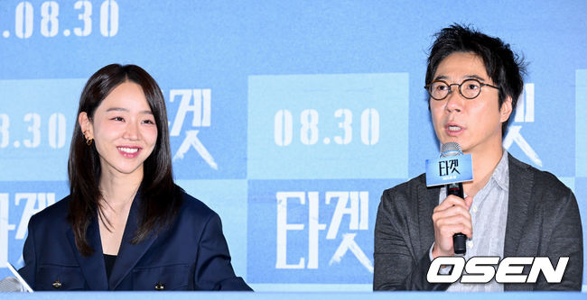 [사진]박희곤 감독 칭찬에 미소 짓는 신혜선::스포탈코리아