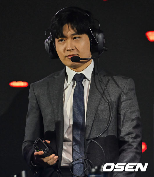 [사진] ‘톰’ 임재현 T1 감독, 결승 가자.::스포탈코리아