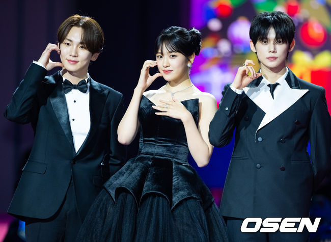 [사진]키-안유진-연준,'2023 SBS 가요대전 3MC'::스포탈코리아