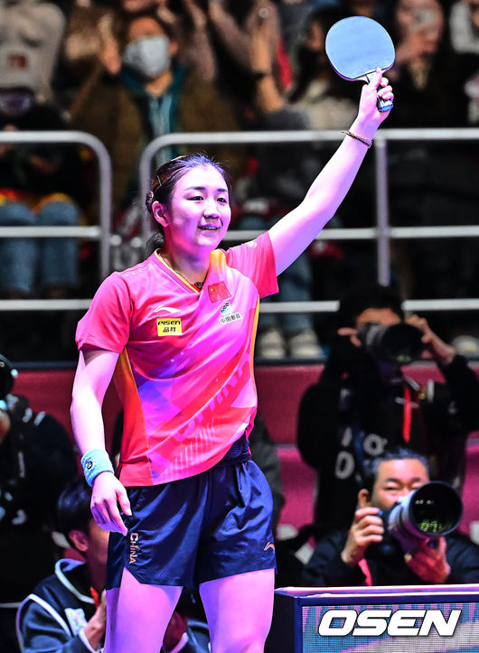 [사진] 하리모토 미와 꺾고 우승 차지한 중국 천멍::스포탈코리아