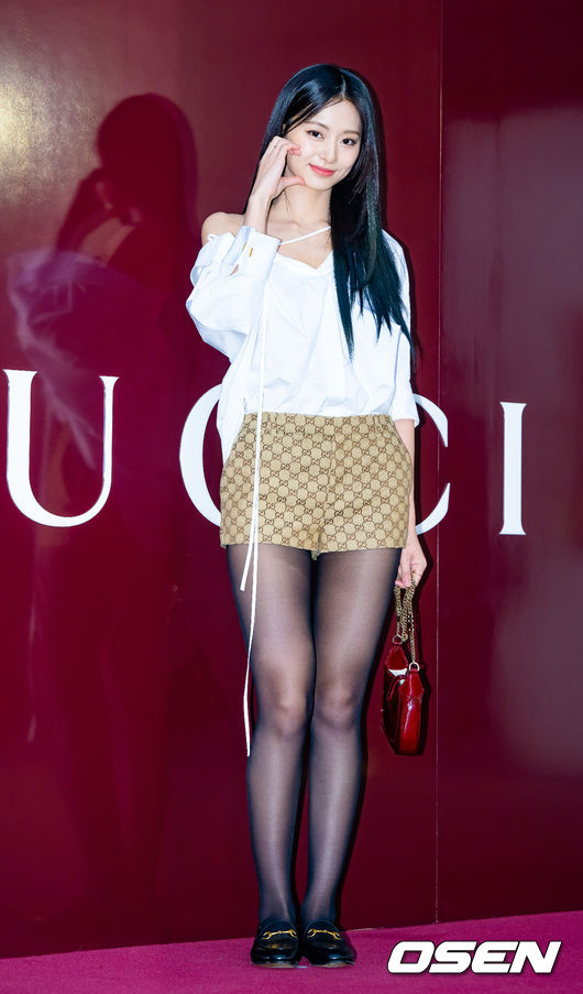 [사진]트와이스 쯔위,'여신의 볼하트'::스포탈코리아