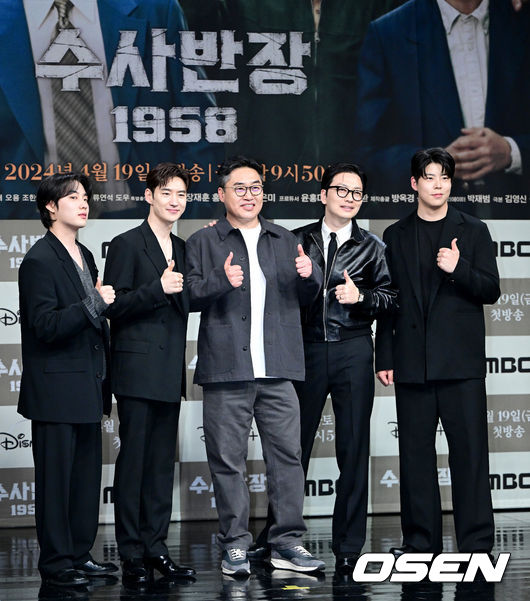 [사진]엄지척 선물하는 '수사반장 1958'::스포탈코리아