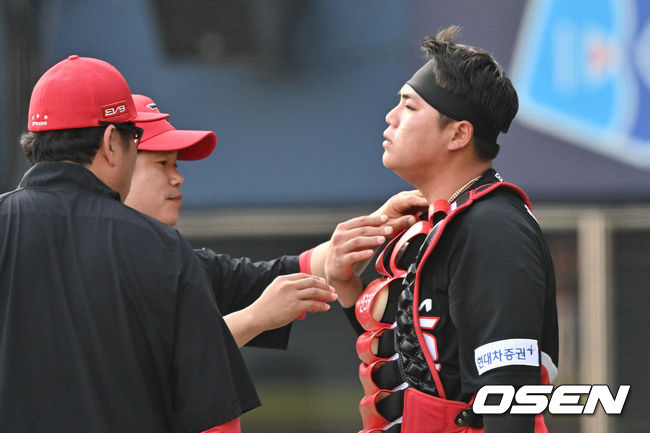 [사진]한준수, '보호장비 사이로 공이 튀었어'::스포탈코리아