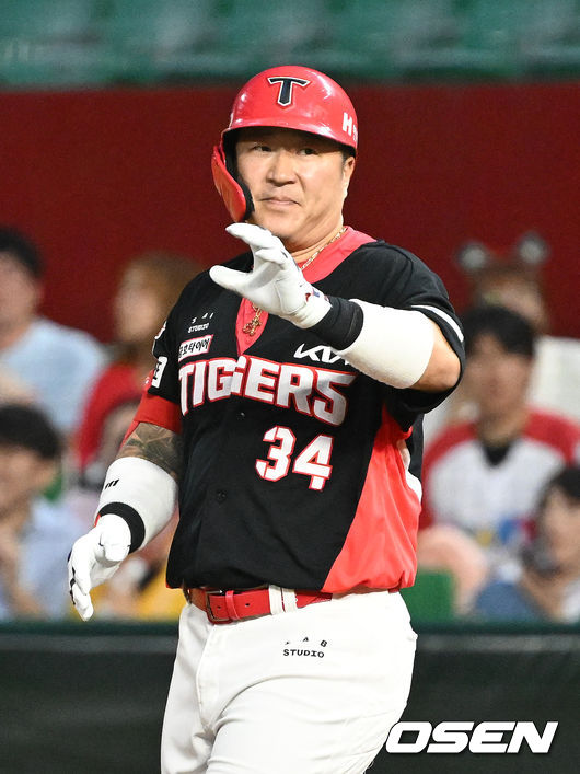 [사진]4078루타 최형우,'KBO리그의 전설'::스포탈코리아