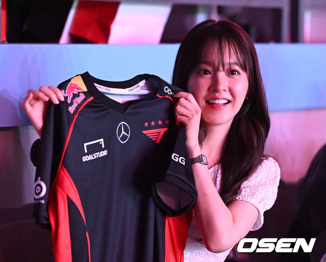 [사진]박보영,'LCK 경기장 찾았어요'::스포탈코리아