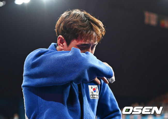 [사진]감격의 눈물 흘리는 이준환, '파리올림픽 유도 -81kg 동메달 획득'::스포탈코리아