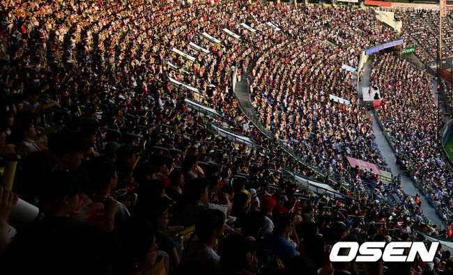 [사진]KBO리그, 2017시즌 840만 688명을 넘어 역대 최다 관중 신기록 달성::스포탈코리아