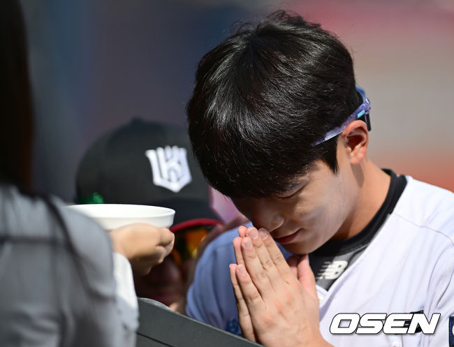 [사진]준PO 4차전 조대현,'간절히 빕니다'::스포탈코리아