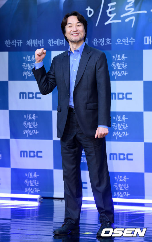 [사진]한석규,'30년 만에 MBC 컴백'::스포탈코리아