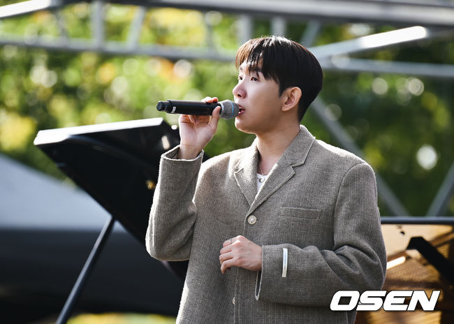 [사진]한석규 One Way '서울숲을 감미롭게'::스포탈코리아