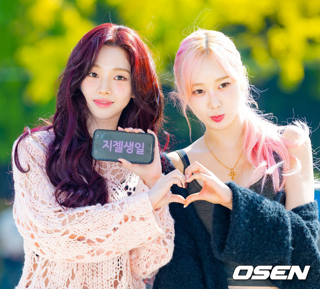 [사진]에스파 카리나-지젤,'가을 요정들'::스포탈코리아