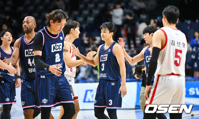 [사진] 1위 SK 물리친 KCC 선수들::스포탈코리아