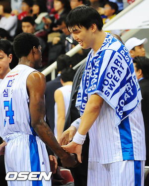 [사진]하승진,'드디어 KGC를 꺾었어!' - OSEN