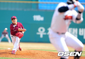 [시범경기] '국내 첫 등판' 김병현, 롯데전서 1⅔이닝 무실점 '최고 145km' - OSEN