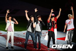[사진] 축하공연을 펼치는 2PM - OSEN