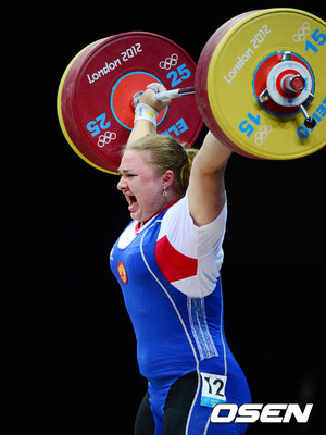 괴력의 카시리나, +75kg급 인상 세계新 작성 - OSEN