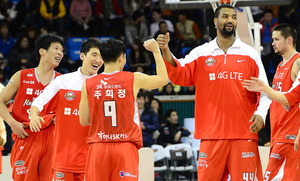 [사진]주희정-알렉산더,'역시 우리가 최강 SK' - OSEN