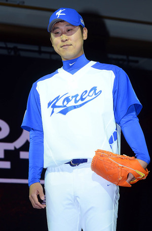 [사진]윤석민,'WBC유니폼 입고 미소~' - OSEN