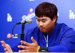 [사진]류현진,'이 손으로 ML 첫 승을!' - OSEN