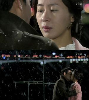 '왕가네' 조성하-김희정, 눈 맞으며 옥상키스..'애틋 로맨스' - OSEN