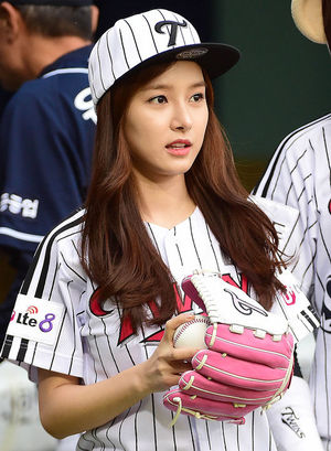 [사진]김소은,'긴장되는 시구~' - OSEN