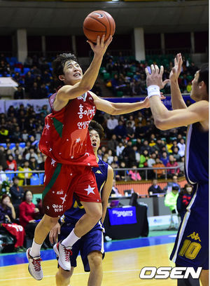 ‘10명 득점’ KGC, 김태술 복귀한 KCC 제압 - OSEN