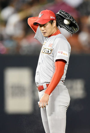 [WC1] ‘볼넷 4개’ 김광현, 1회 제구난으로 고전 - OSEN