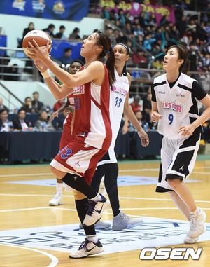 WKBL 올스타전, 남부선발 웃었다...커리 MVP - OSEN
