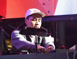 [사진]화려한 공연 펼치는 DJ TEZZ - OSEN