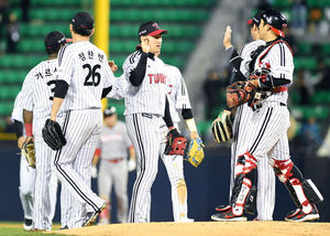 [사진]LG,'SK 상대 3:0 완승' - OSEN