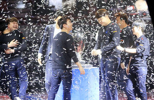 [Oh!쎈 롤챔스] LCK 2연속 우승 킹존, 'SKT 왕조' 길 따라갈 수 있을까 - OSEN