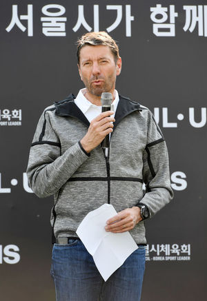 [사진]인사 말하는 캐스퍼 로스테드 CEO - OSEN