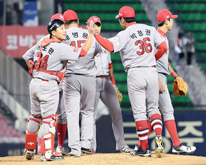 [사진]6년 만에 PO 직행하는 SK - OSEN