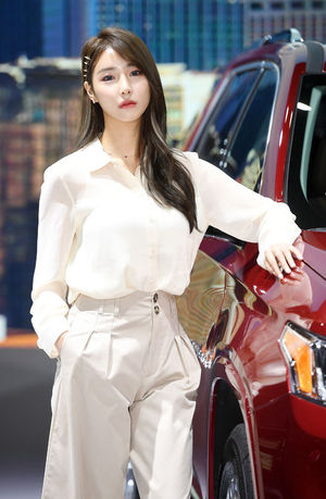 [사진]레이싱 모델 임지우,'빠져드는 눈빛'(2019 서울 모터쇼) - OSEN