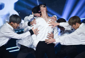 [사진]CIX(씨아이엑스),'강렬한 퍼포먼스' - OSEN