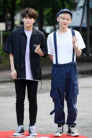 [사진]JBJ95,'쑥스러운 미소 날리며 손하트' - OSEN