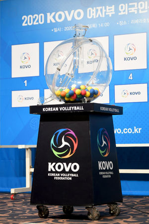 [사진]2020 KOVO 여자부 외국인선수 드래프트 구슬함 - OSEN