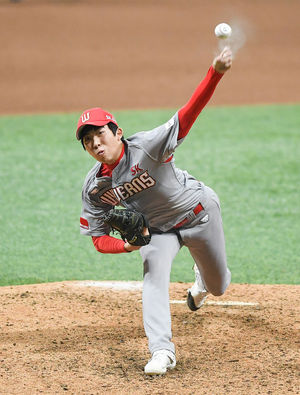 [사진]8회 삼자범퇴로 끝내는 SK 오원석 - OSEN