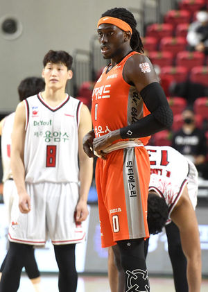 [사진]KBL리그 첫 선 보이는 전자랜드 조나단 모트리 - OSEN