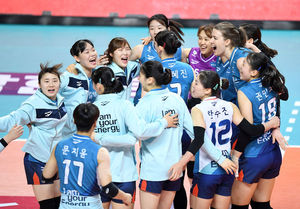 [사진]환호하는 GS칼텍스,'1차전 짜릿한 완승' - OSEN