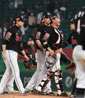 [사진]KT, SSG 상대로 6-1 승리 - OSEN