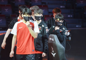 [LCK] '테디+페이커 더블 캐리' T1, 리브 샌박 3-0 셧아웃...2R 진출(종합) - OSEN