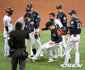 '아웃 향한 집념' 곽빈, 황재균 타구 강타에도 1루 송구 먼저 [KS1] - OSEN