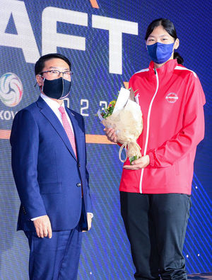 194.5cm 최장신 신인 ‘몽골소녀’ 어르헝, 페퍼저축은행 1순위 지명 [신인 드래프트] - OSEN