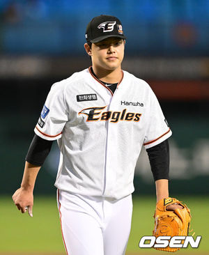 1점만 줘도 패배…류현진 떠오르는 158km 괴물의 숙명 - OSEN